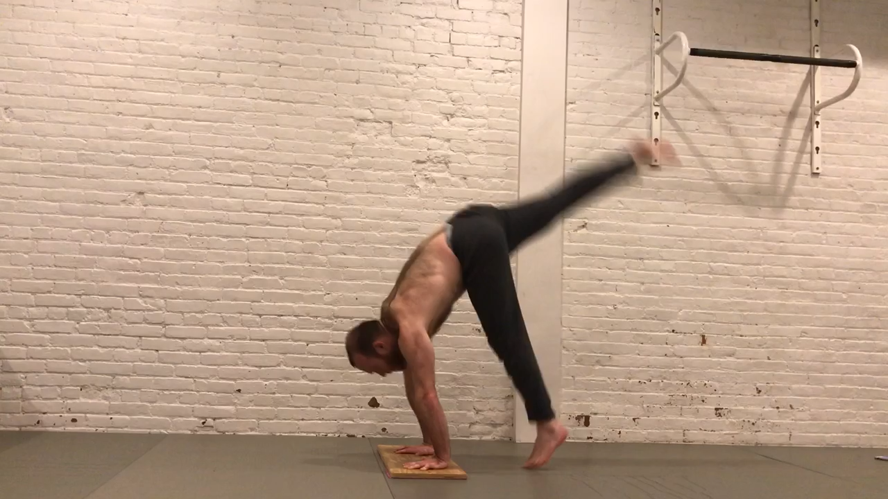 Skillwell - Handstand kickups - split or scissor entry